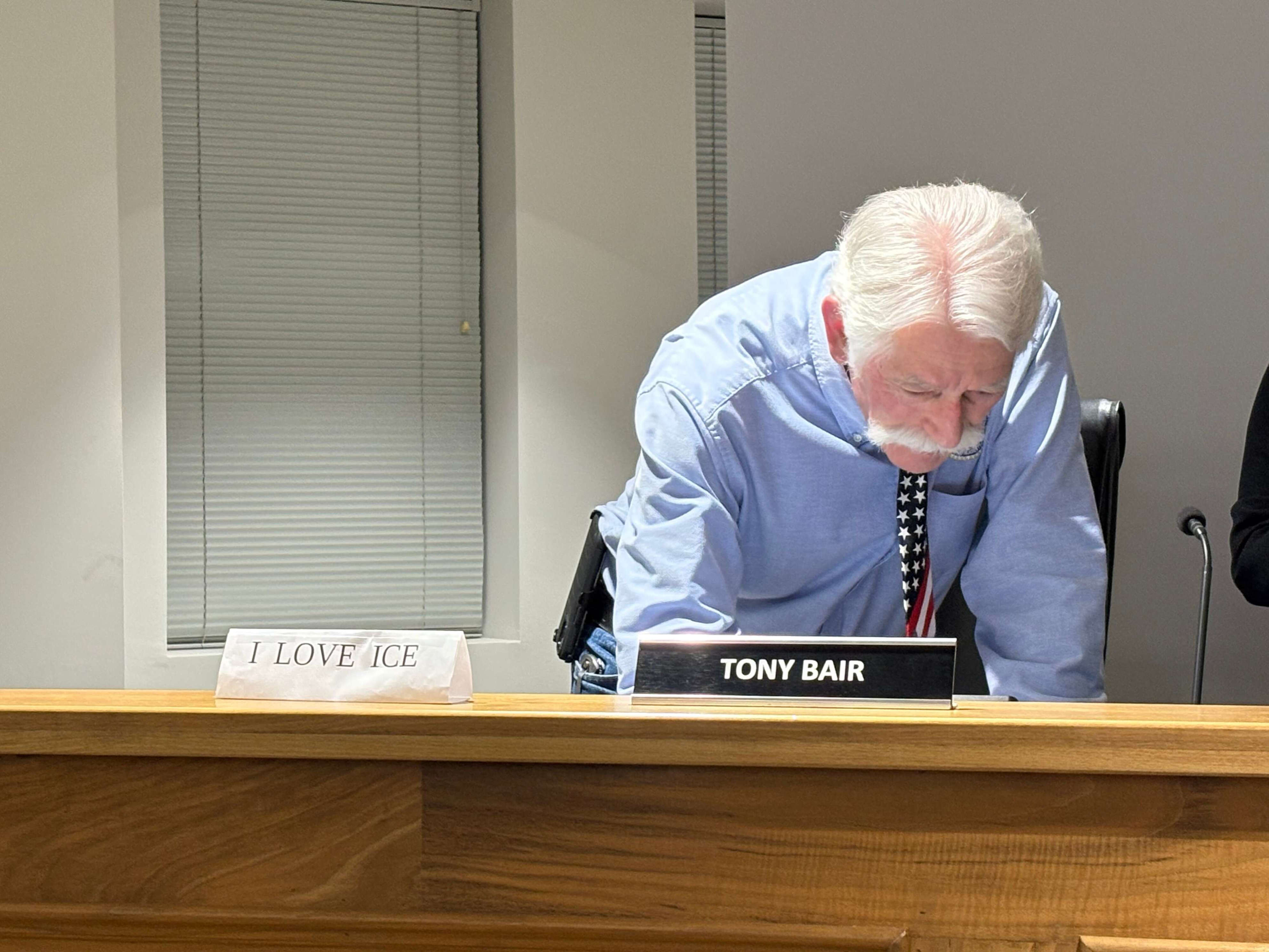 Jackson County commissioner’s ‘I love ICE’ sign sparks confrontation ...