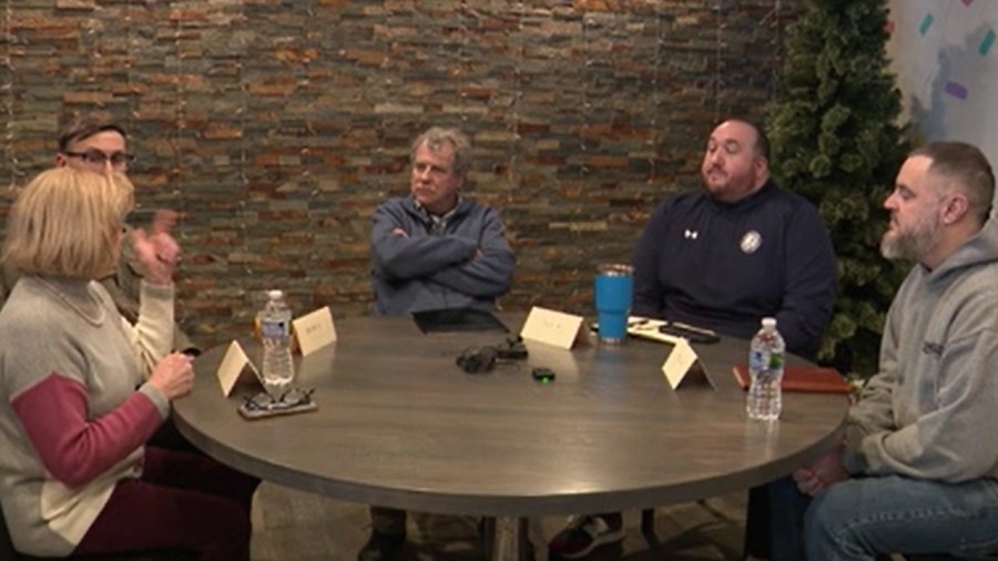 Sherrod Brown hosts roundtable to discuss small business issues