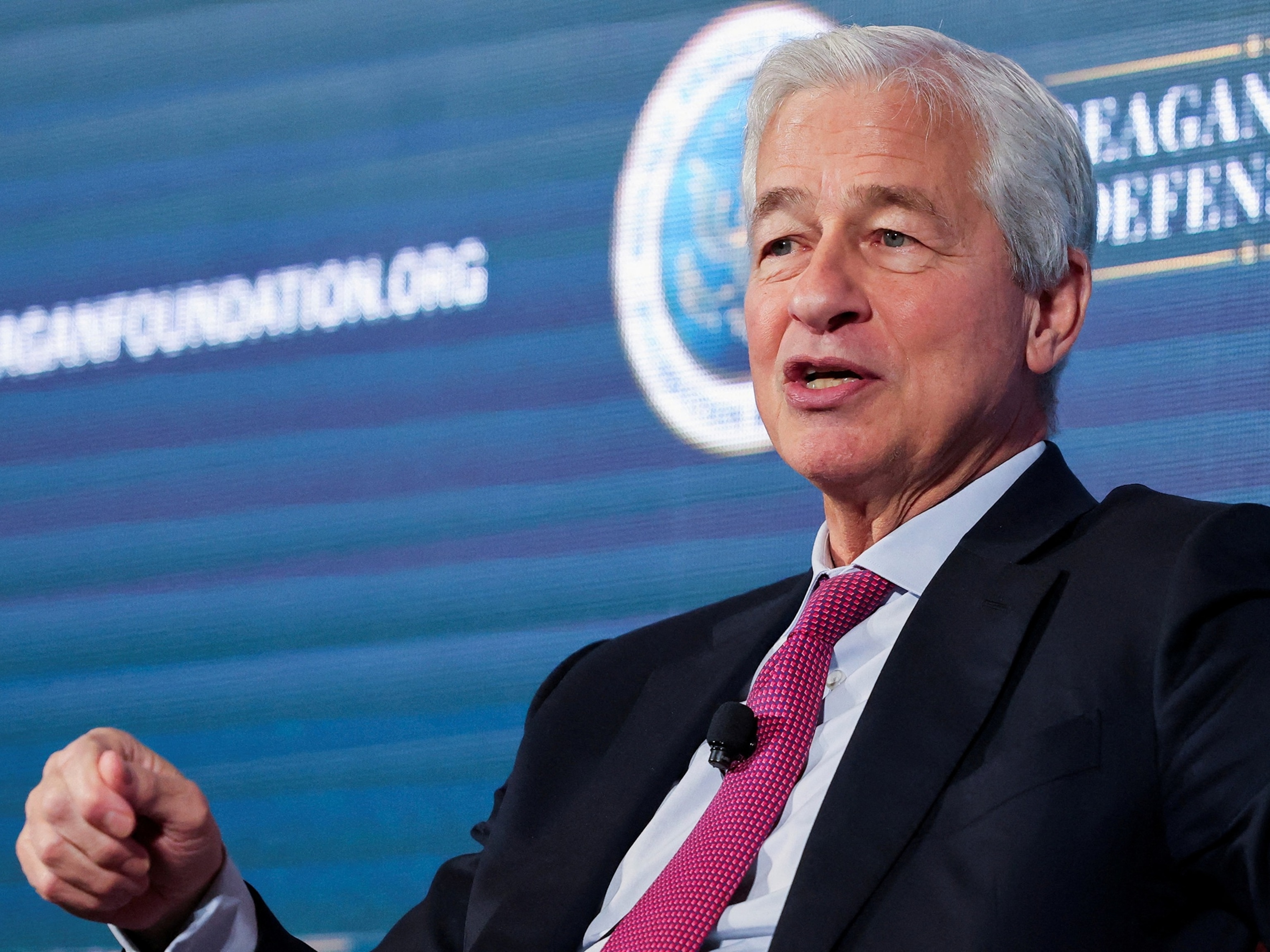 Trump sues Jamie Dimon, JPMorgan Chase for alleged 'political' account ...