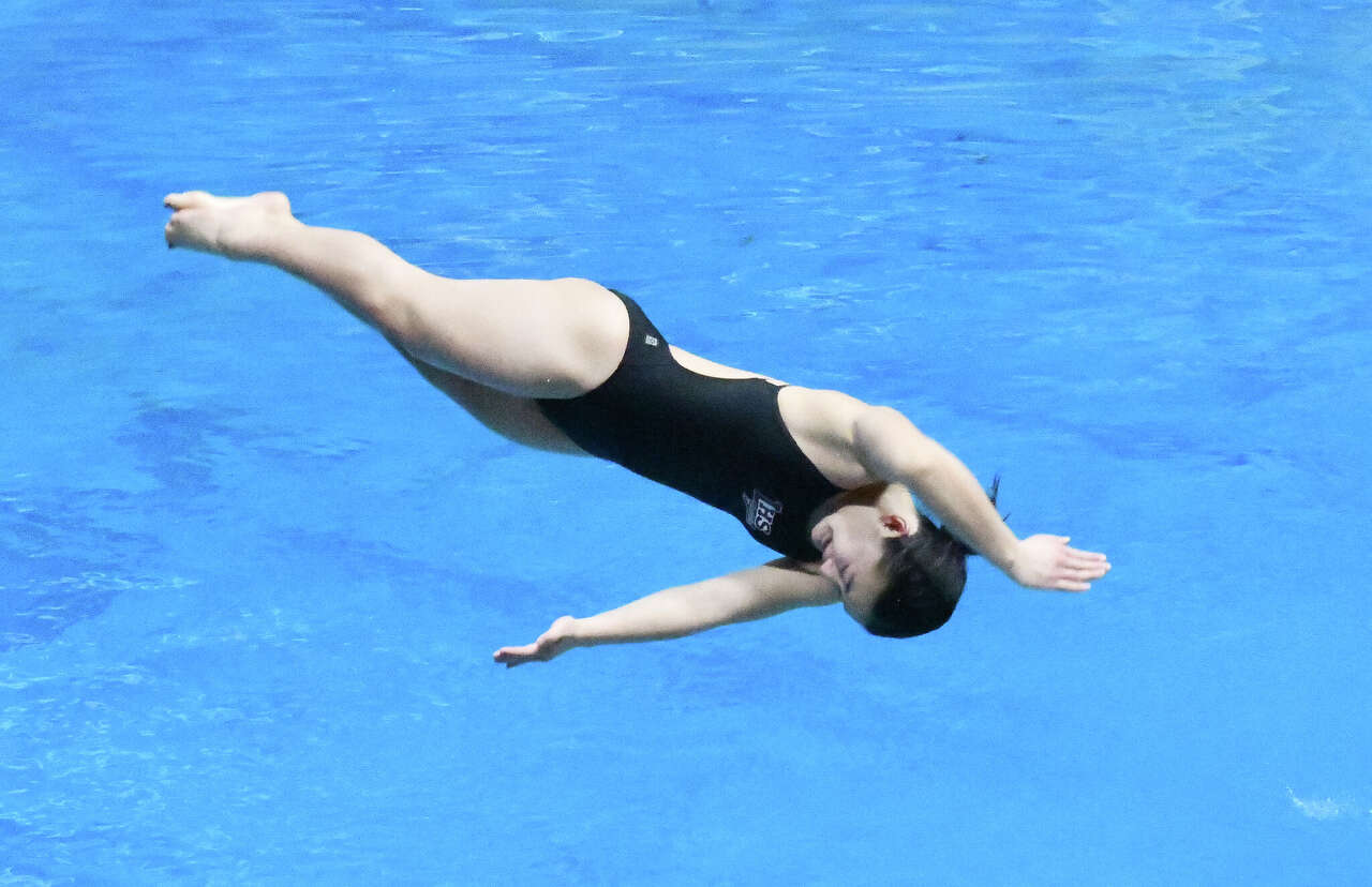 Soda, Tomlin sweep District 2-6A diving titles for Legacy