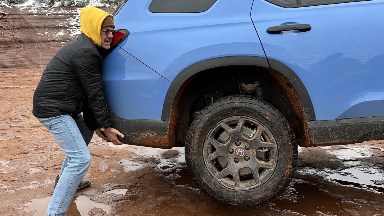 2023 Honda Pilot manejando • 3 filas de asientos con motor V6 robusto