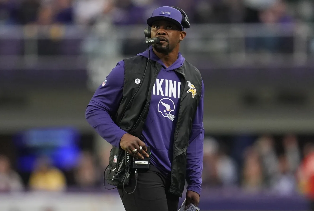 Vikings extend Brian Flores, but head-coaching door remains open