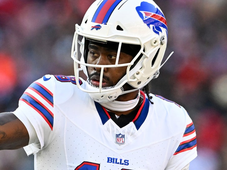 Bills WR Brandin Cooks claps back after controversial call, 'It was a ...