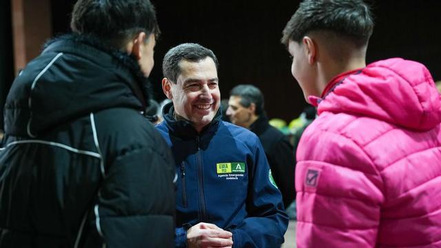 Juanma Moreno acalla el ruido de Ayuso y Génova: "Permítanme que me ...