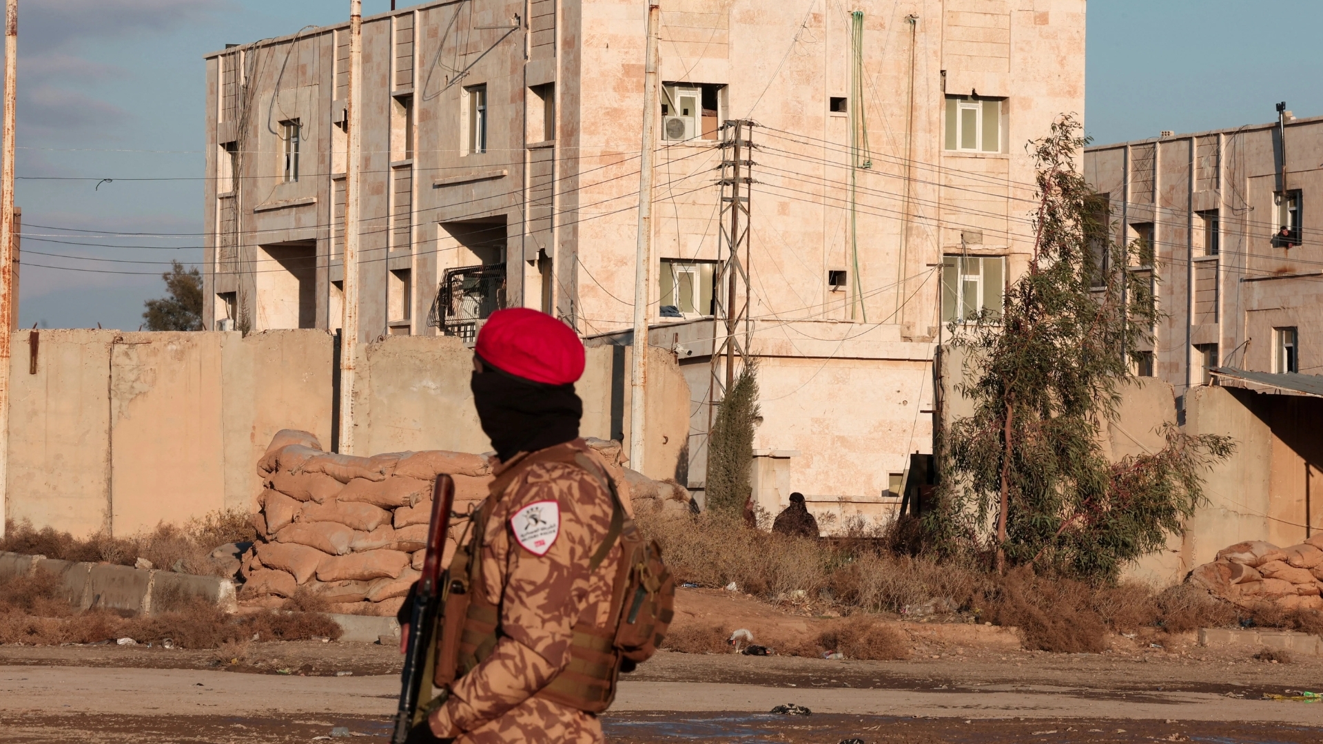 Syria unrest: Security forces struggle to secure Raqqa prison