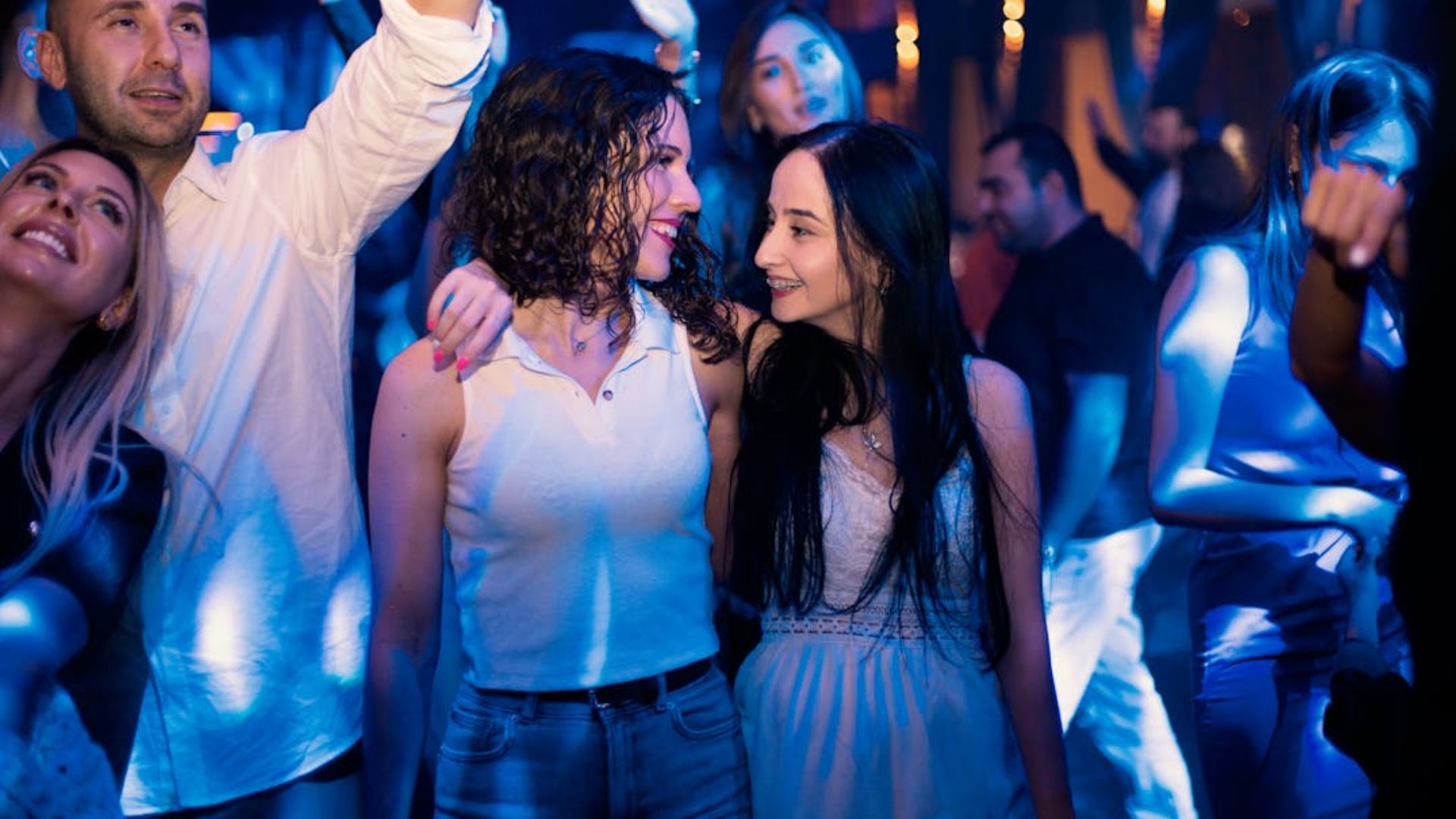 10 nightlife rituals that exist in every city