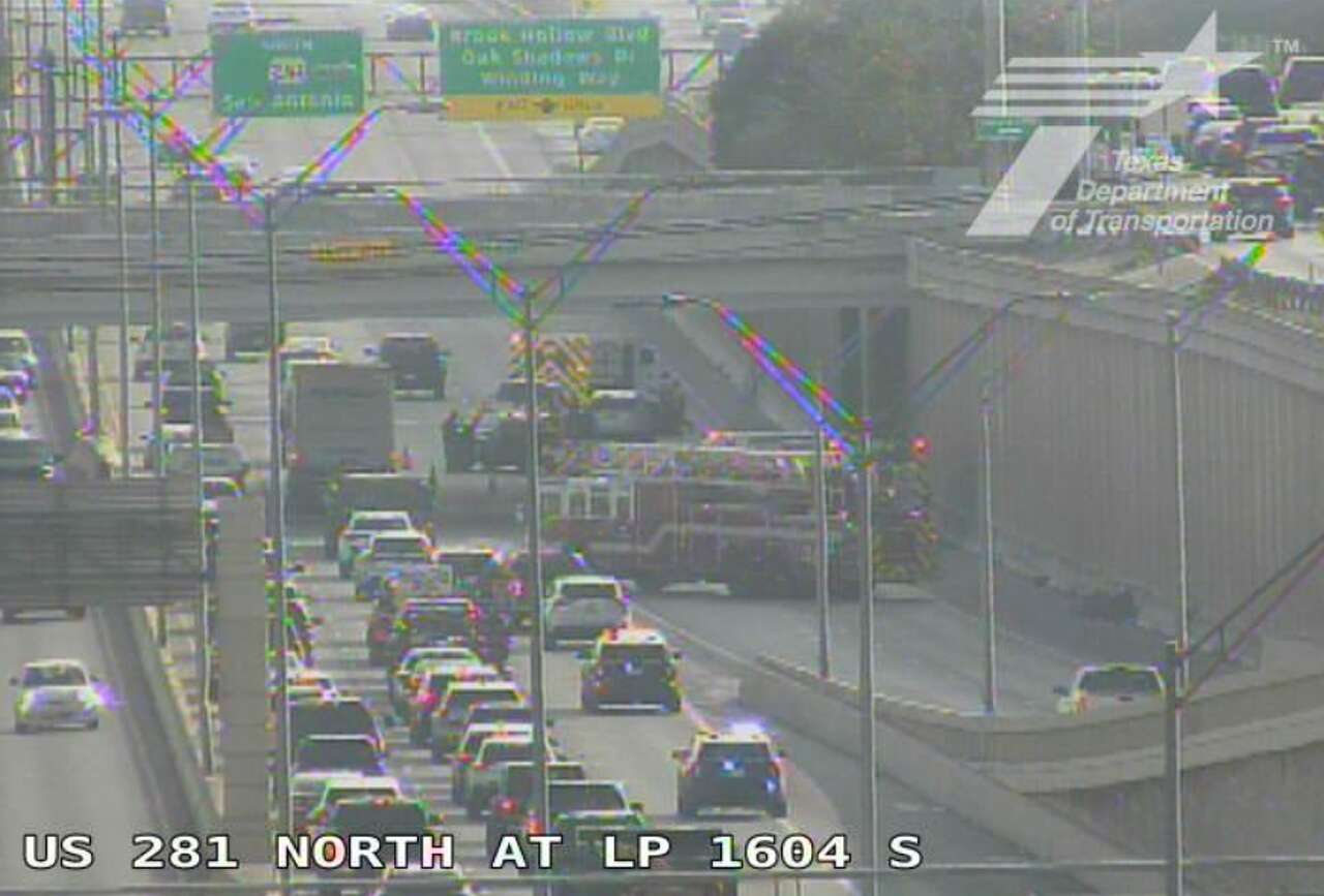All lanes of Loop 1604 shut down after major crash in San Antonio
