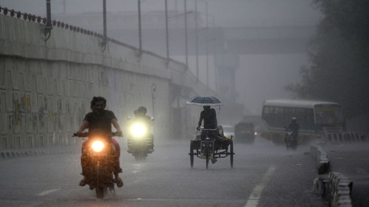 Rain lashes parts of Delhi-NCR; thunderstorms likely as temperature ...