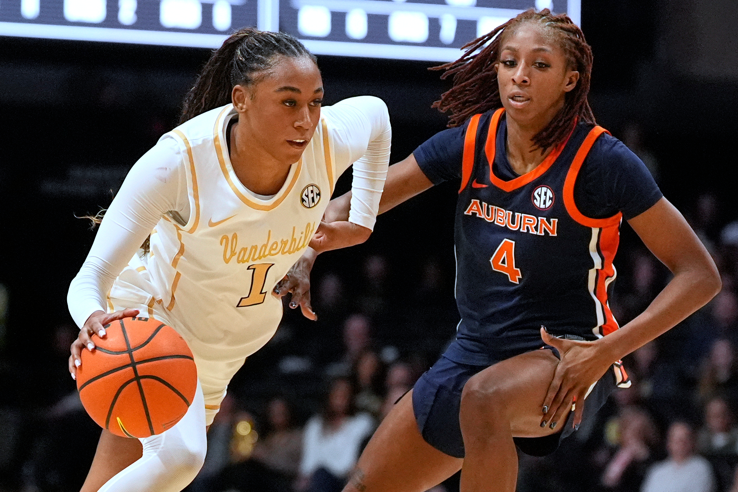 Blakes scores 20, No. 5 Vanderbilt moves to 20-0 in win over Auburn