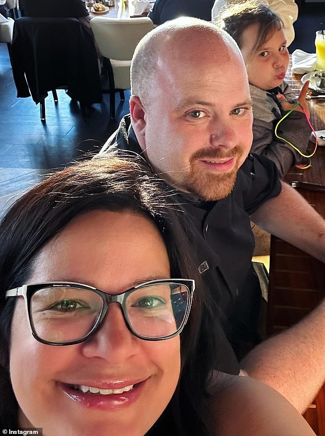 Kind restaurant owner takes entire staff on paid Bahamas vacation