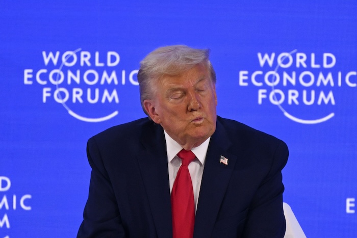 In Davos ist Präsident Trump von seiner Forderung nach einem Erwerb ...