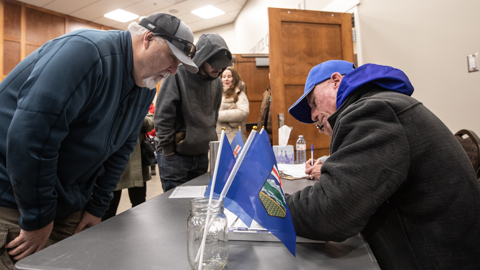 Petition for referendum on Alberta separation draws big crowd