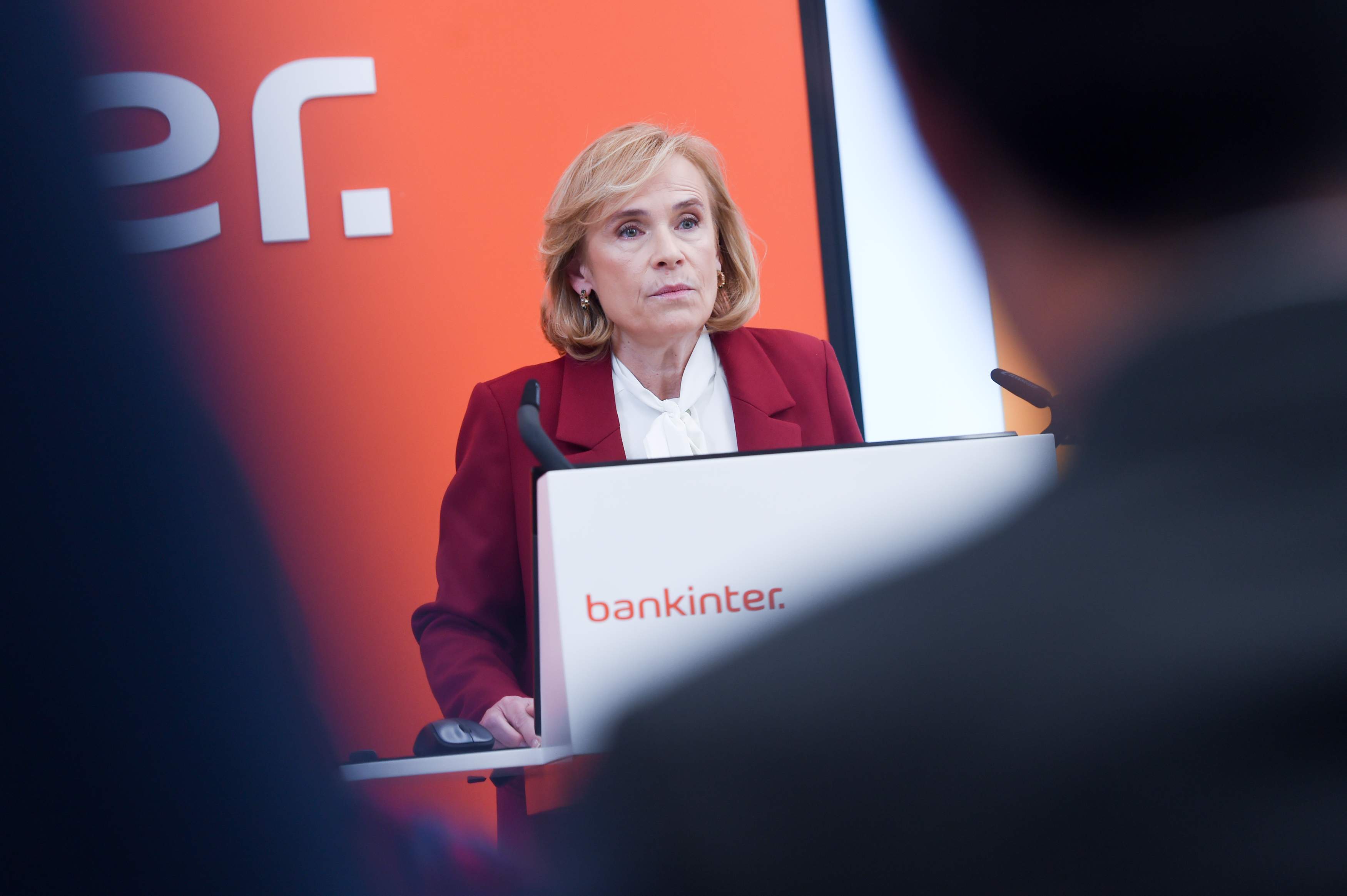 Bankinter capta 200.000 clientes frente a Revolut que atrae a 2 ...