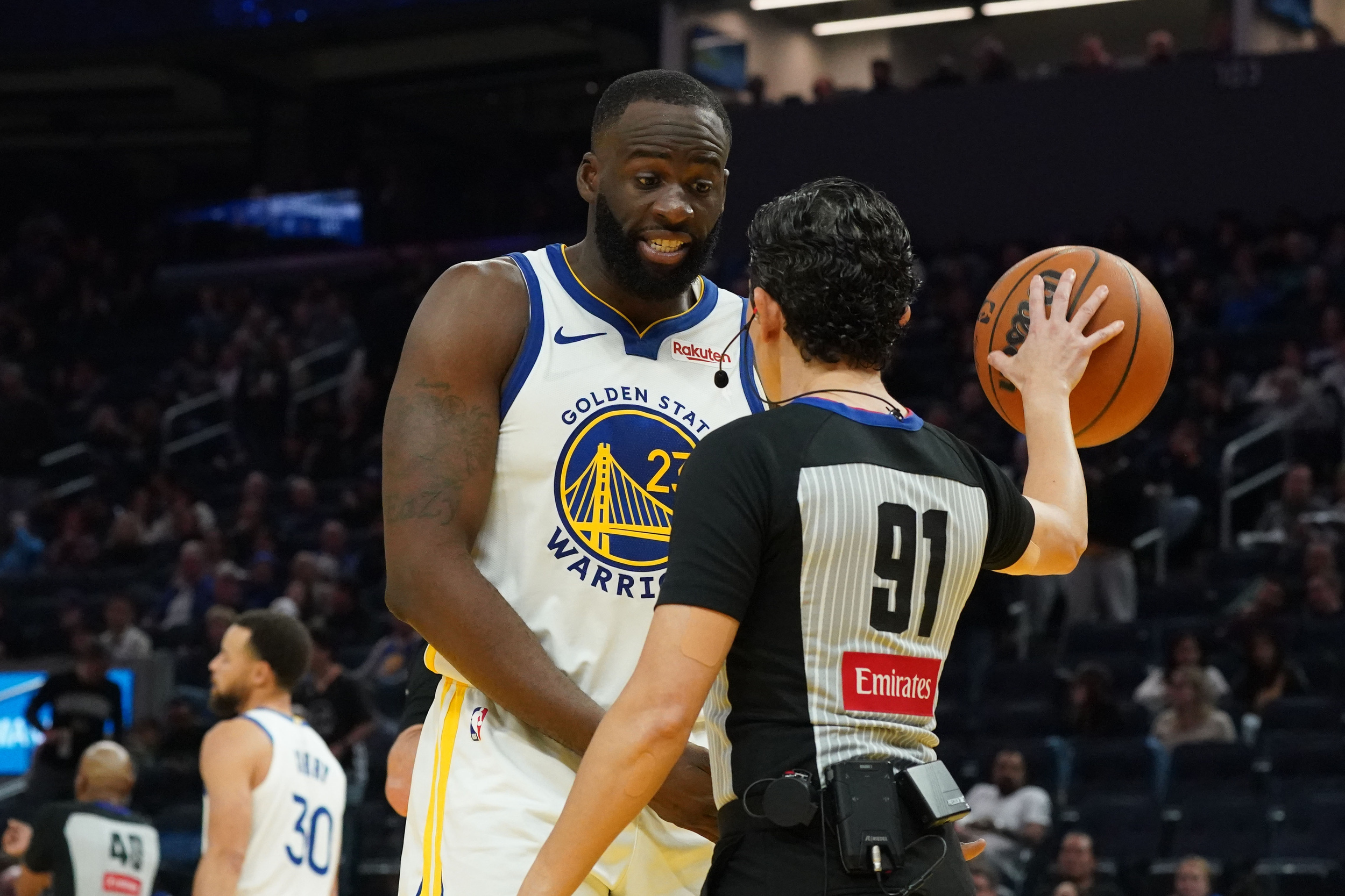 Draymond Green gets a flagrant foul for elbowing Dwight Powell