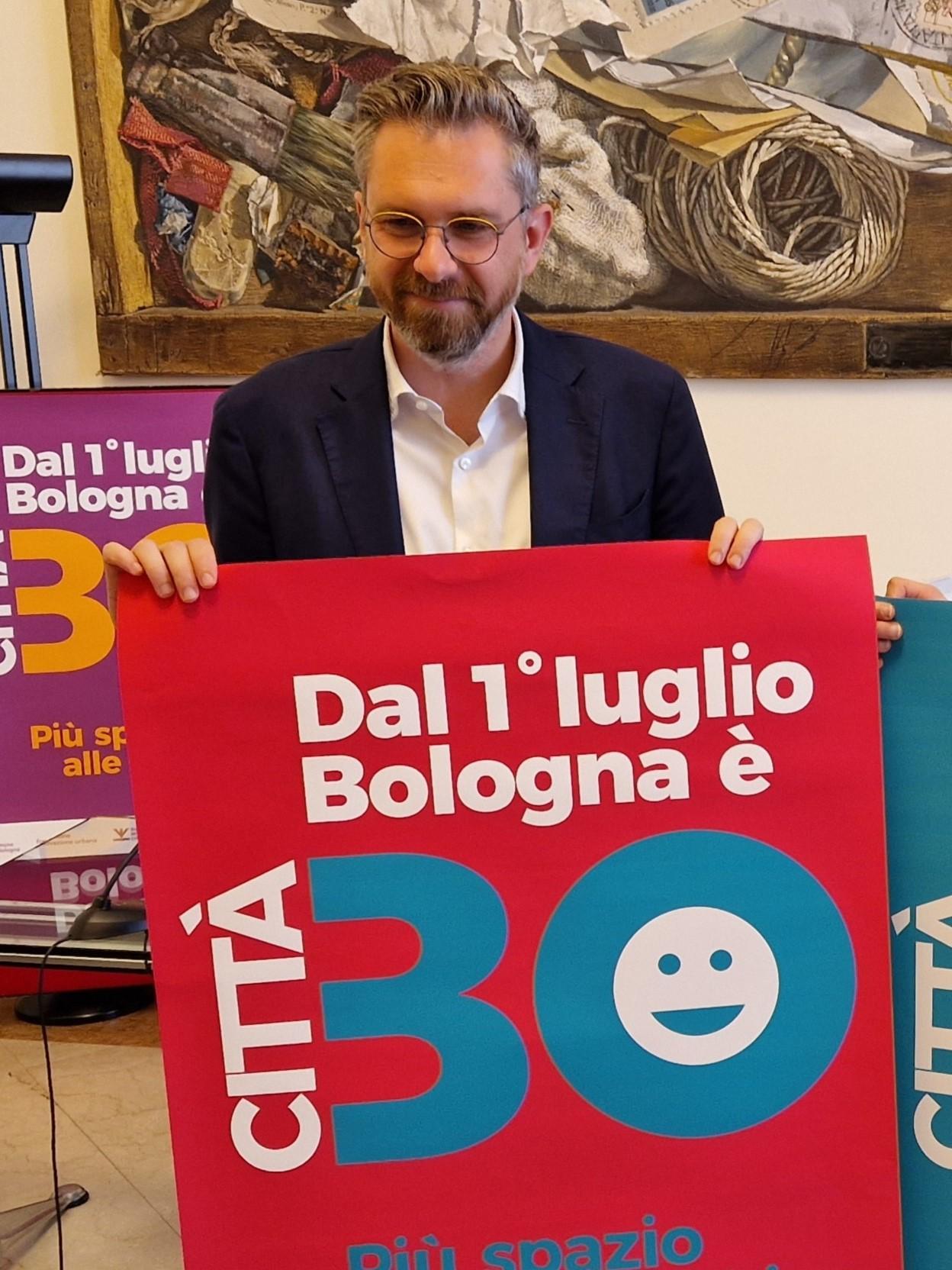 Bologna e i 30 all’ora. Multe quasi inesistenti. Bufera sui soldi spesi