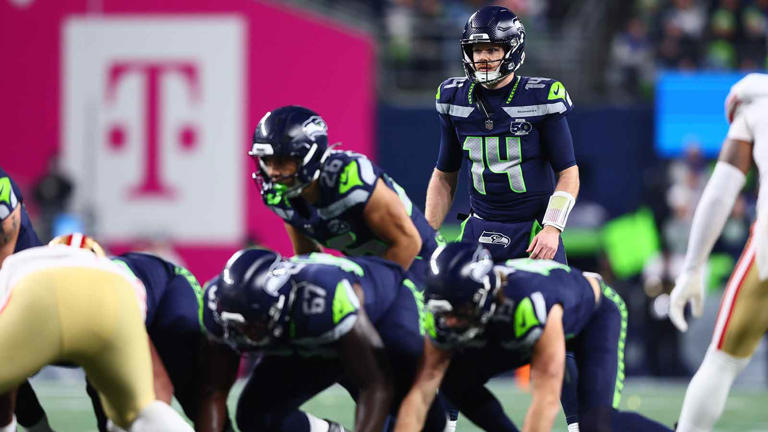 Seahawks’ Sam Darnold spotted throwing at practice despite oblique injury