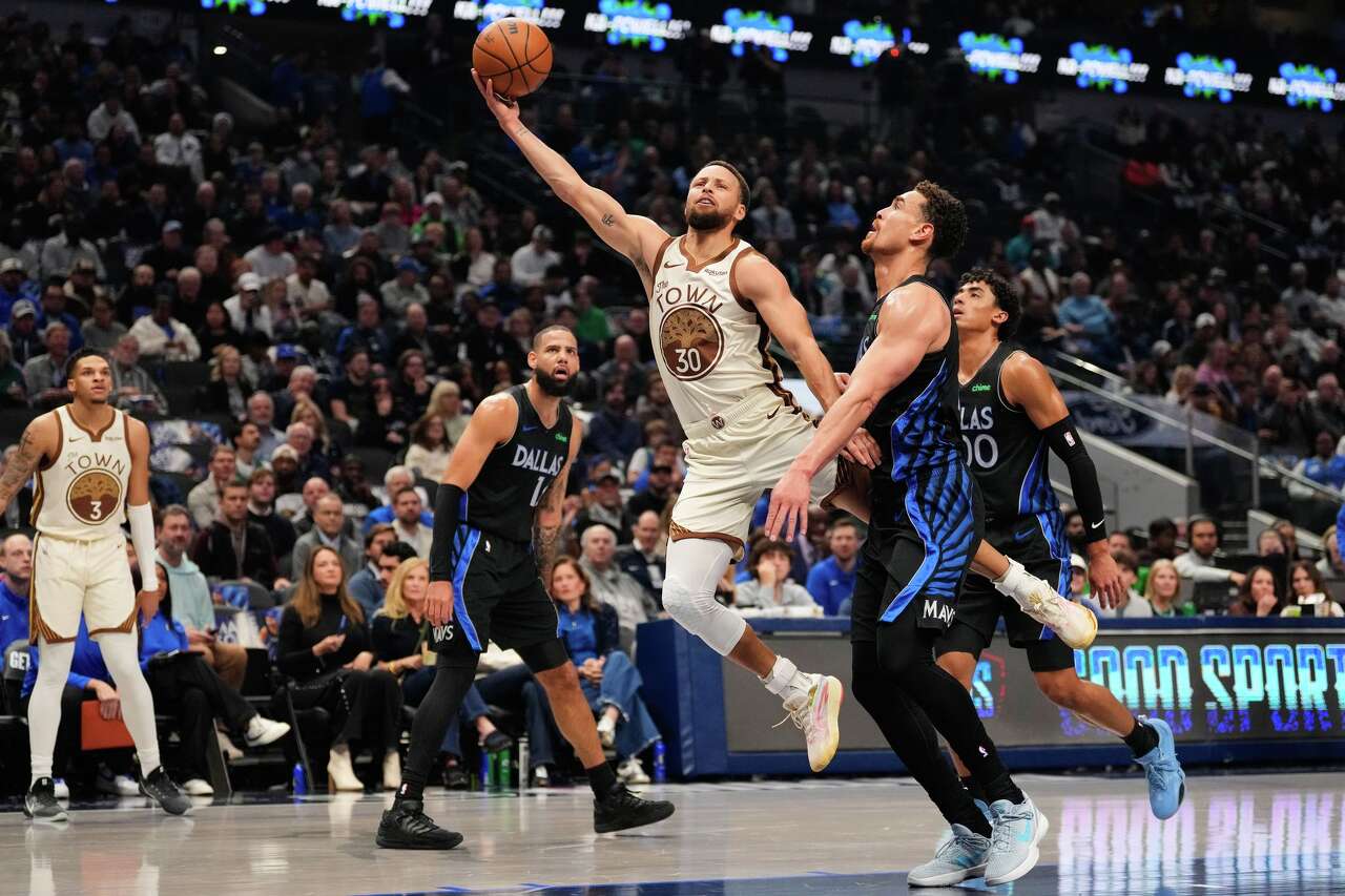 Steph Curry erupts for 38 points, but Warriors fade late to lose in Dallas