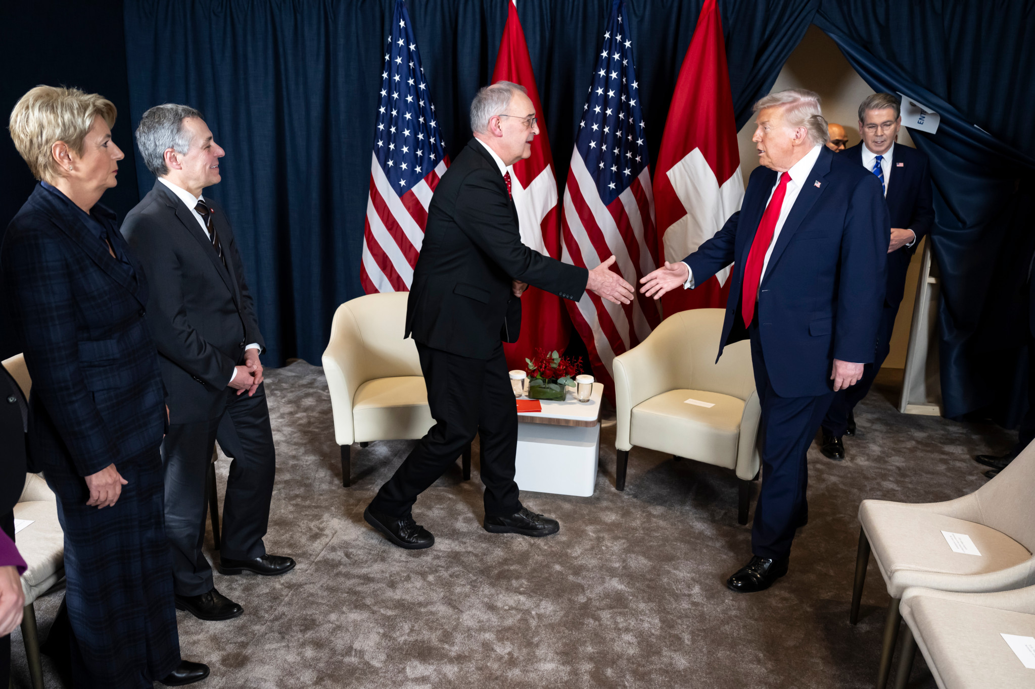 Nach Trumps Drohungen am WEF: Wie reagiert die Schweiz?