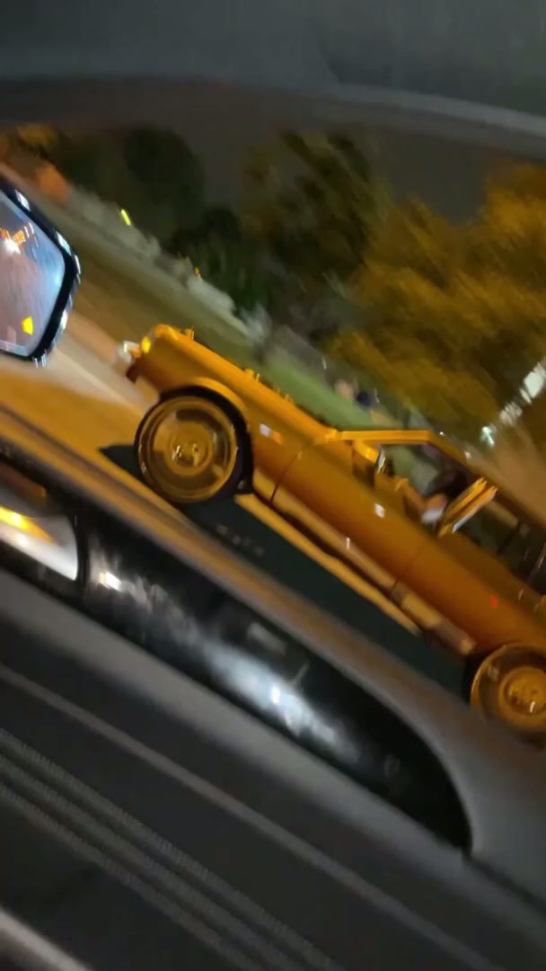 Miami gold box Chevy rollin on gold 28’s 🤩