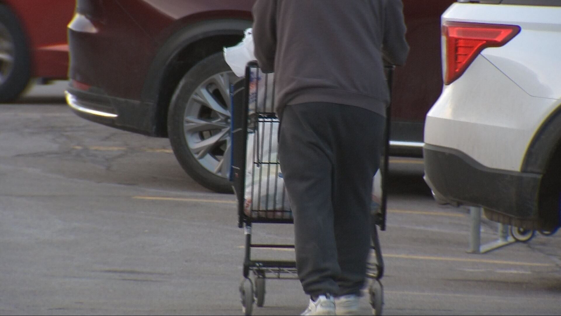 Mad dash to grocery stores begins ahead of major snowstorm