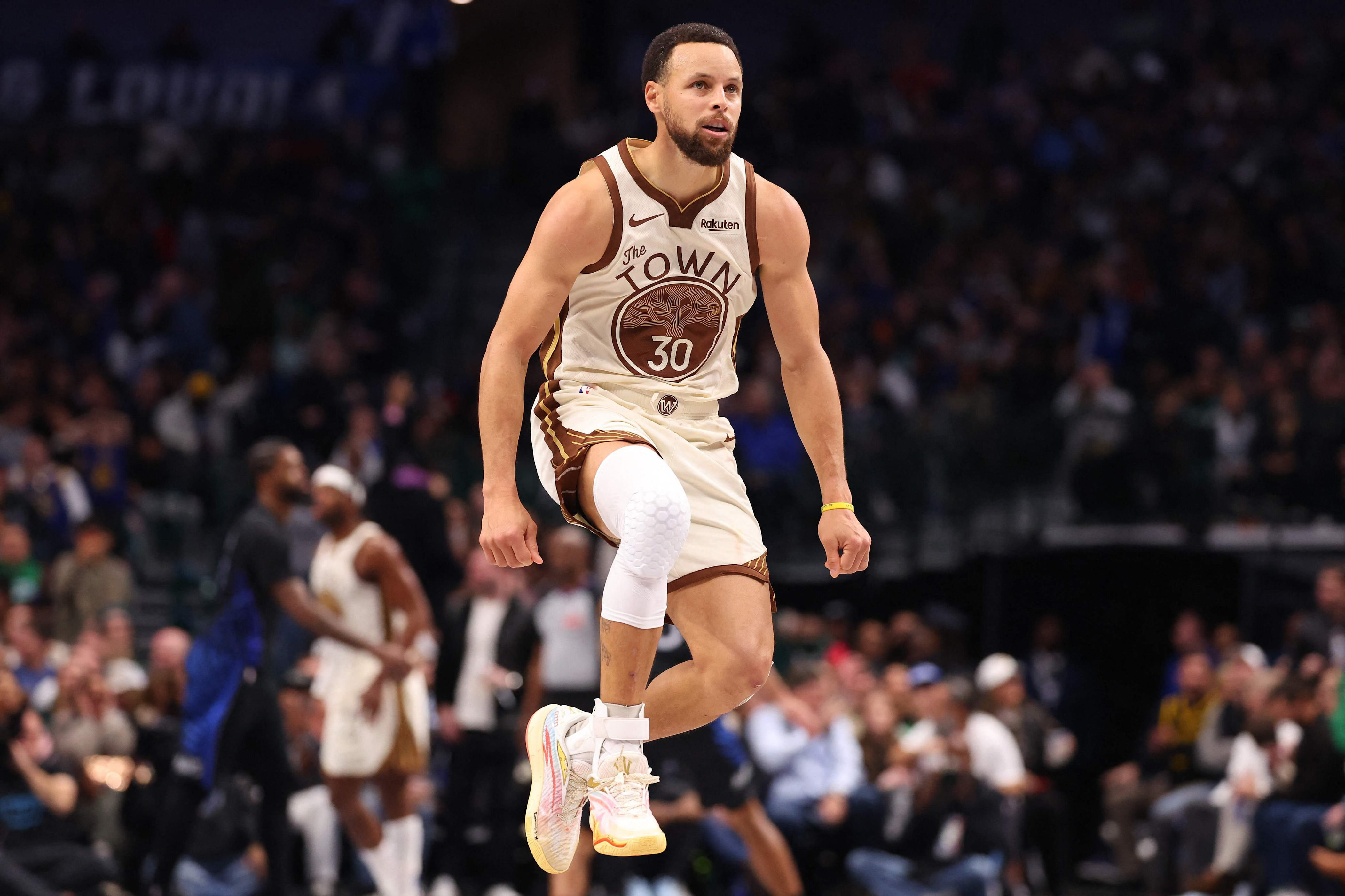 Stephen Curry becomes first NBA player to attempt 10,000 three-pointers
