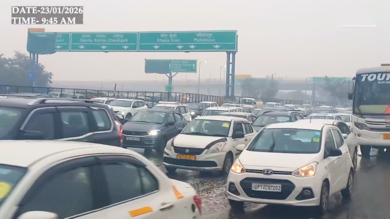 A pinch of rain, a heap of traffic: Delhi-NCR commuters stuck during ...