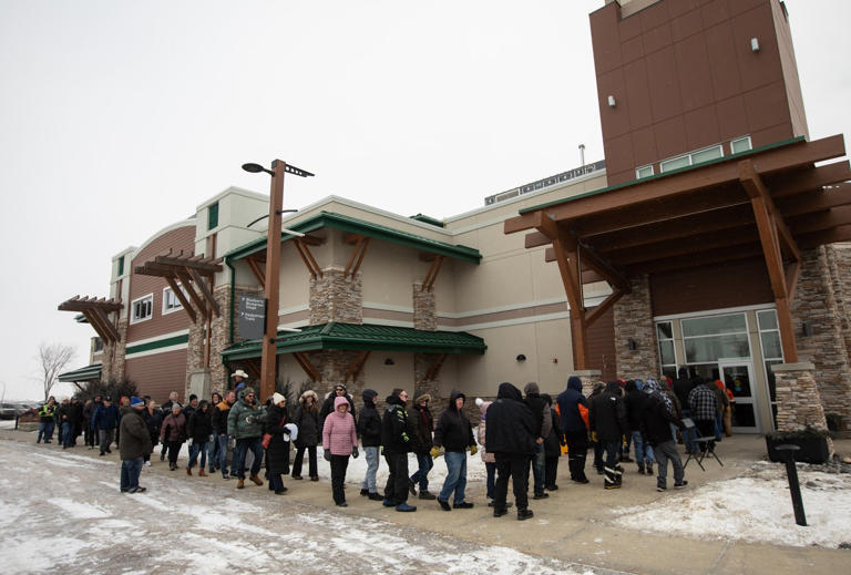 Hundreds line up near Edmonton to sign petition calling for vote on ...