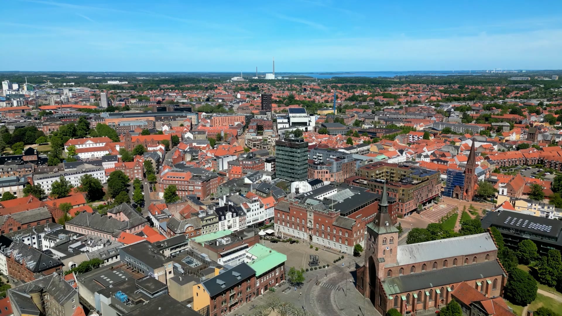 Odense, Denmark: Pemandangan kota dongeng dari sudut pandang drone