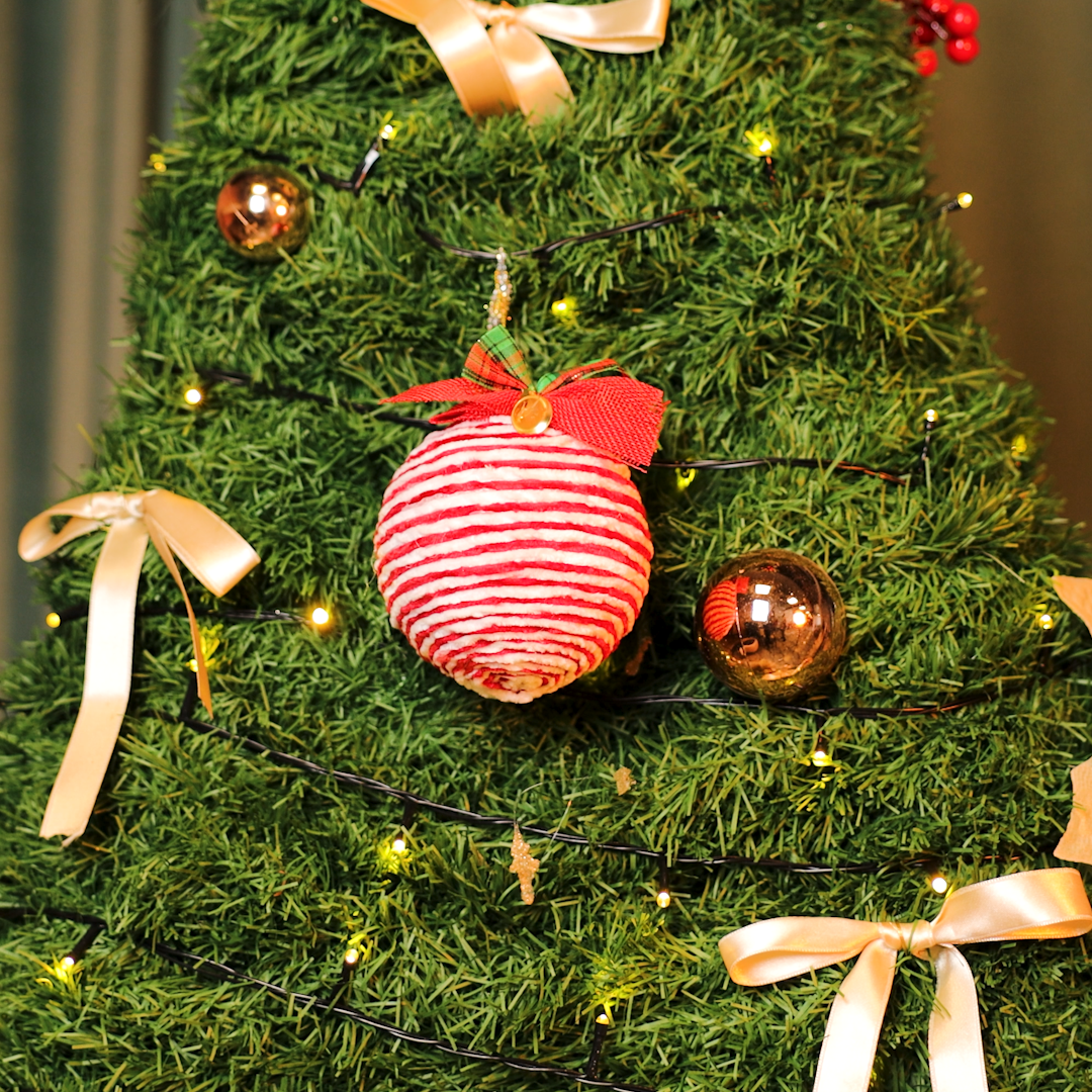 Craft the ultimate festive bauble🤩