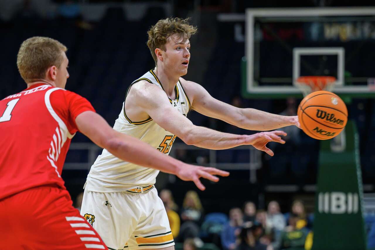 Siena men's basketball smothers Marist in 2nd half for victory