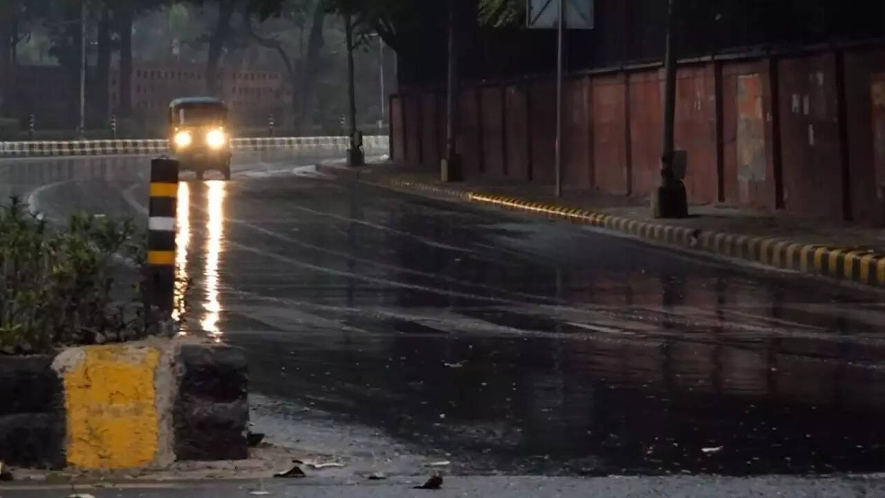 Delhi wakes up to light rain; thunderstorms forecast, maximum ...