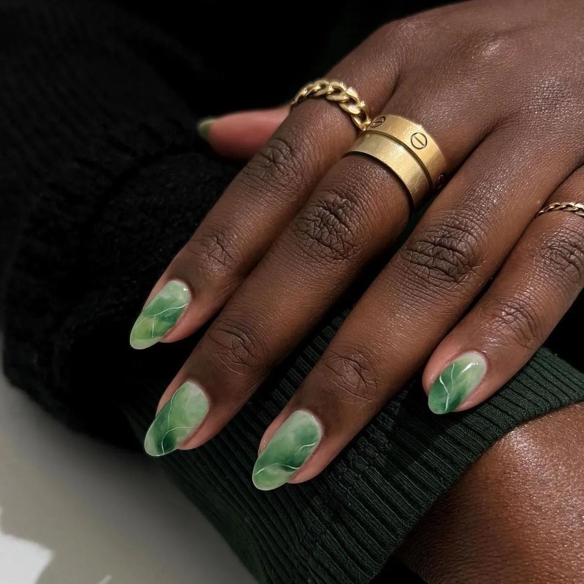 Elegant and expensive-looking: 25 almond-shaped nail designs we're ...