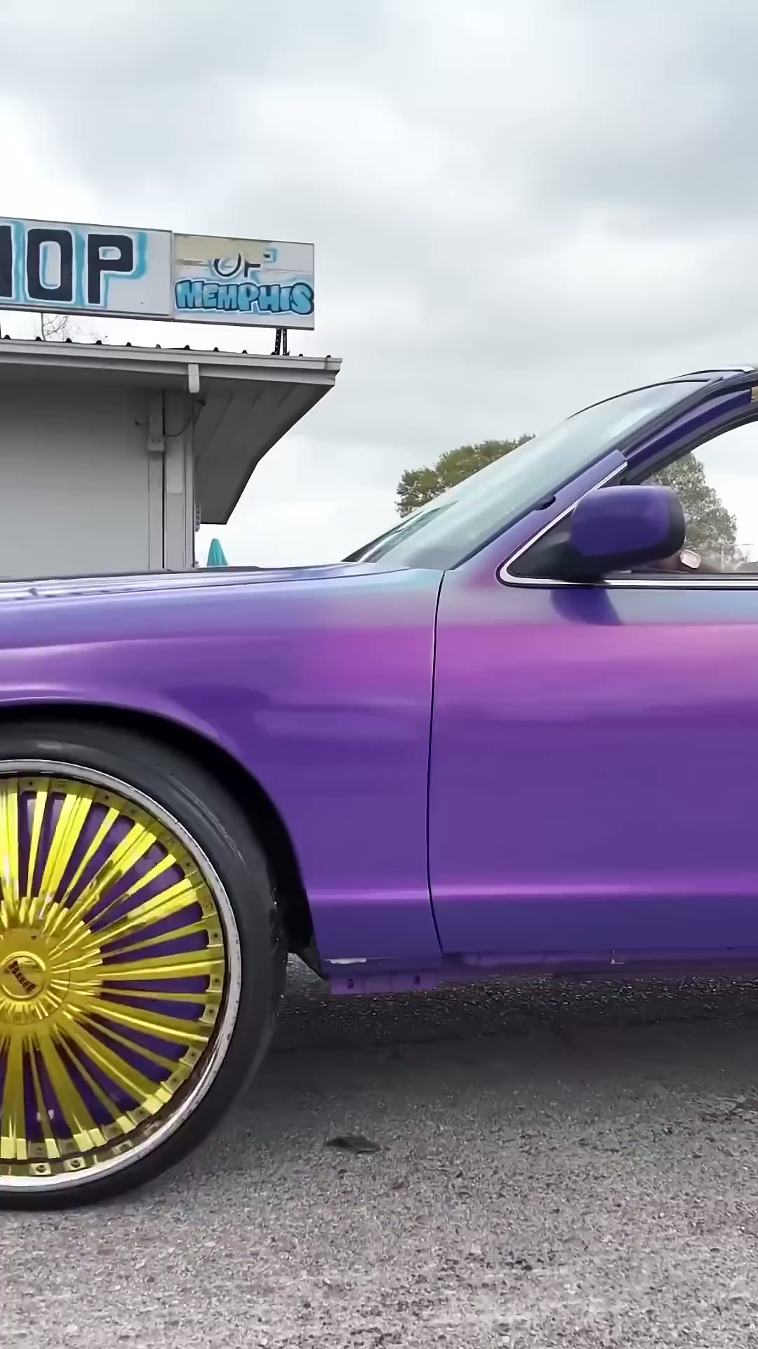 Convertible Ford Crown Vic on 26’s DUB floaters