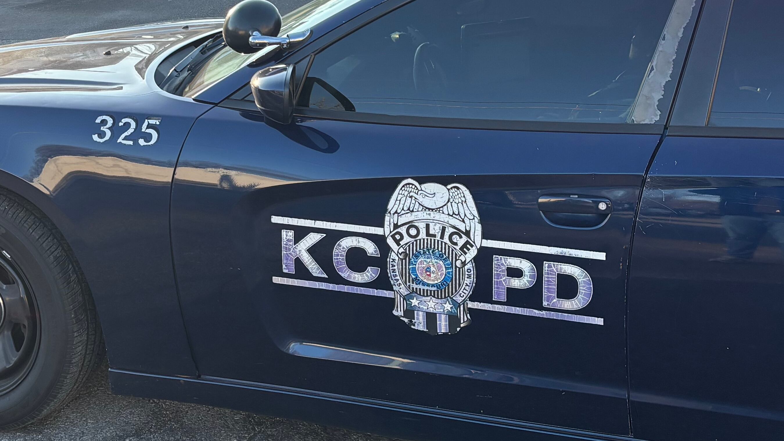 Police search for 2 children last seen with 27-year-old man in Kansas City