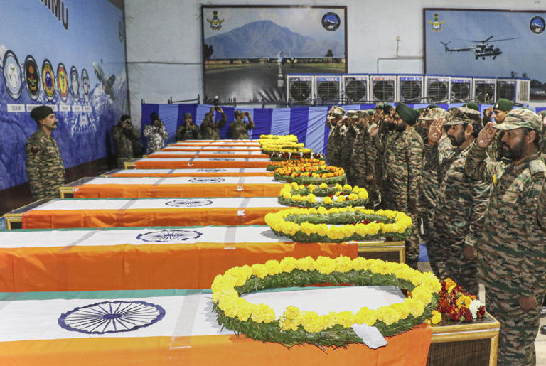Army pays tributes to 10 soldiers killed in road accident in Jammu