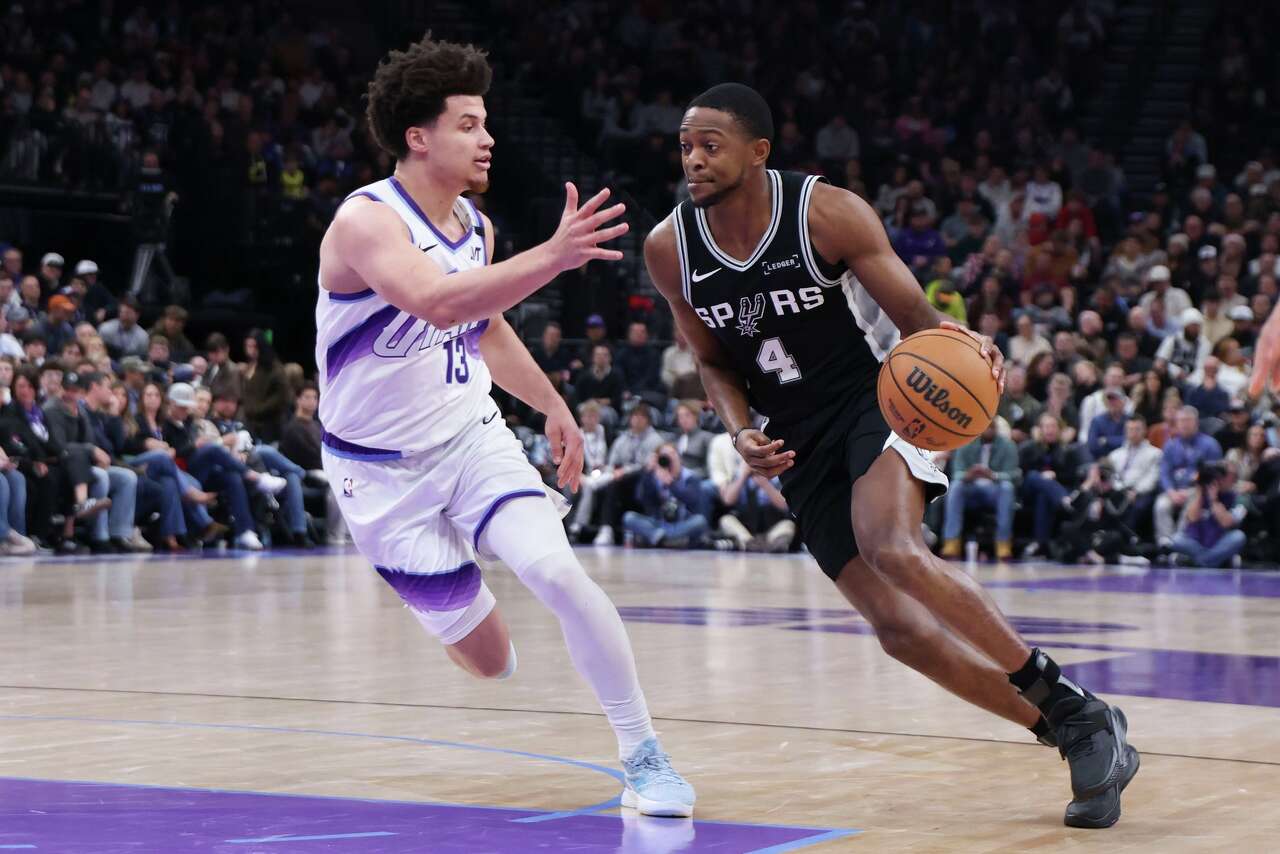 De'Aaron Fox plays like an All-Star in shooting Spurs past Jazz in ...