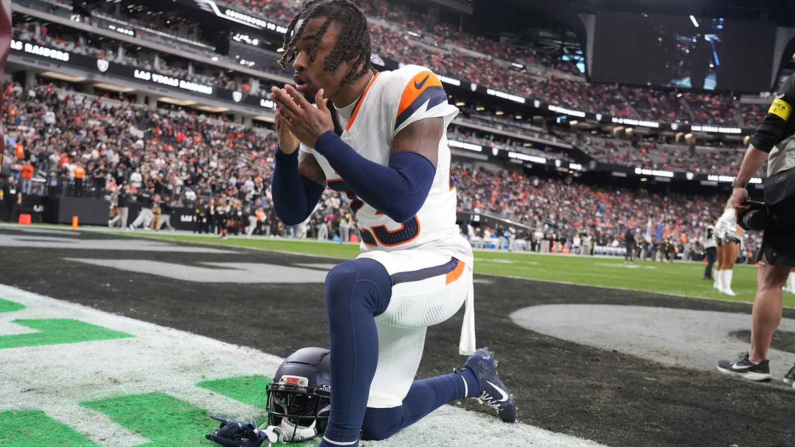 Broncos’ Jahdae Barron is fine with playing in the cold, on one condition