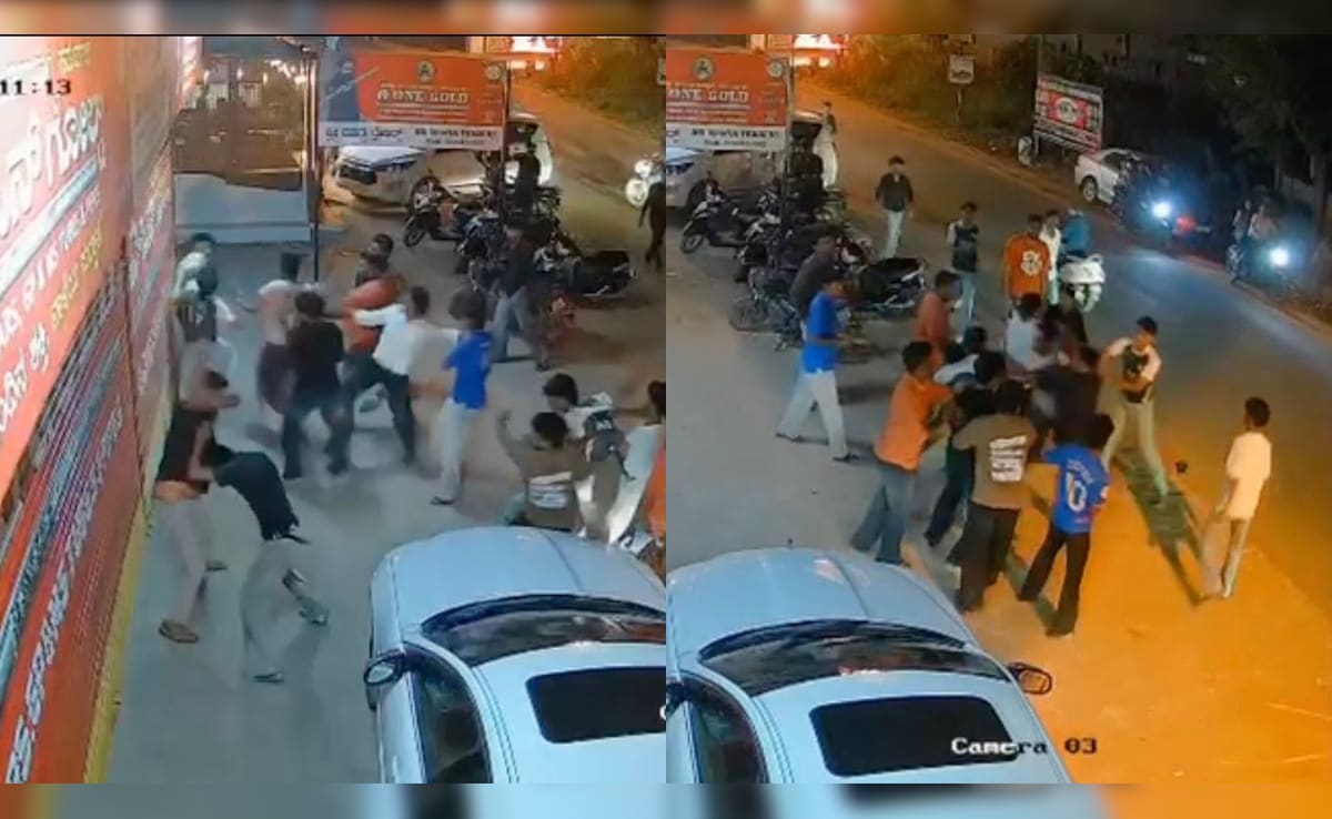 Video: Iron rods, stones fly as Karnataka college students assault juniors