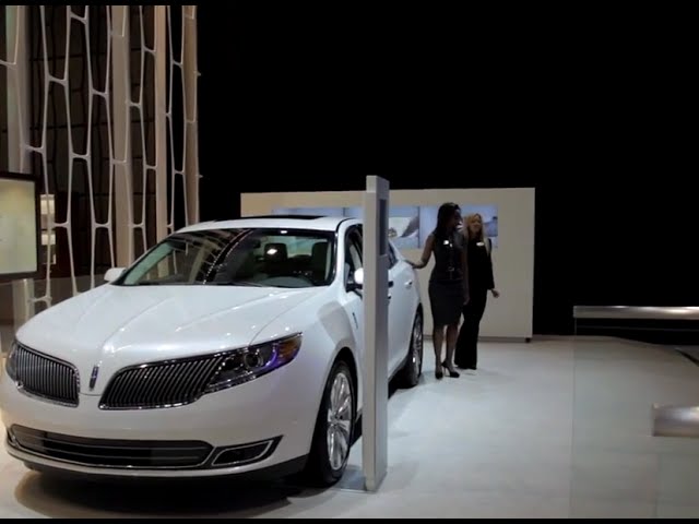 Girls, girls, girls, Chicago Auto Show 2012