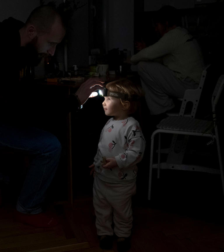 Kyiv is freezing in the dark as Russian strikes leave Ukraine's capital ...