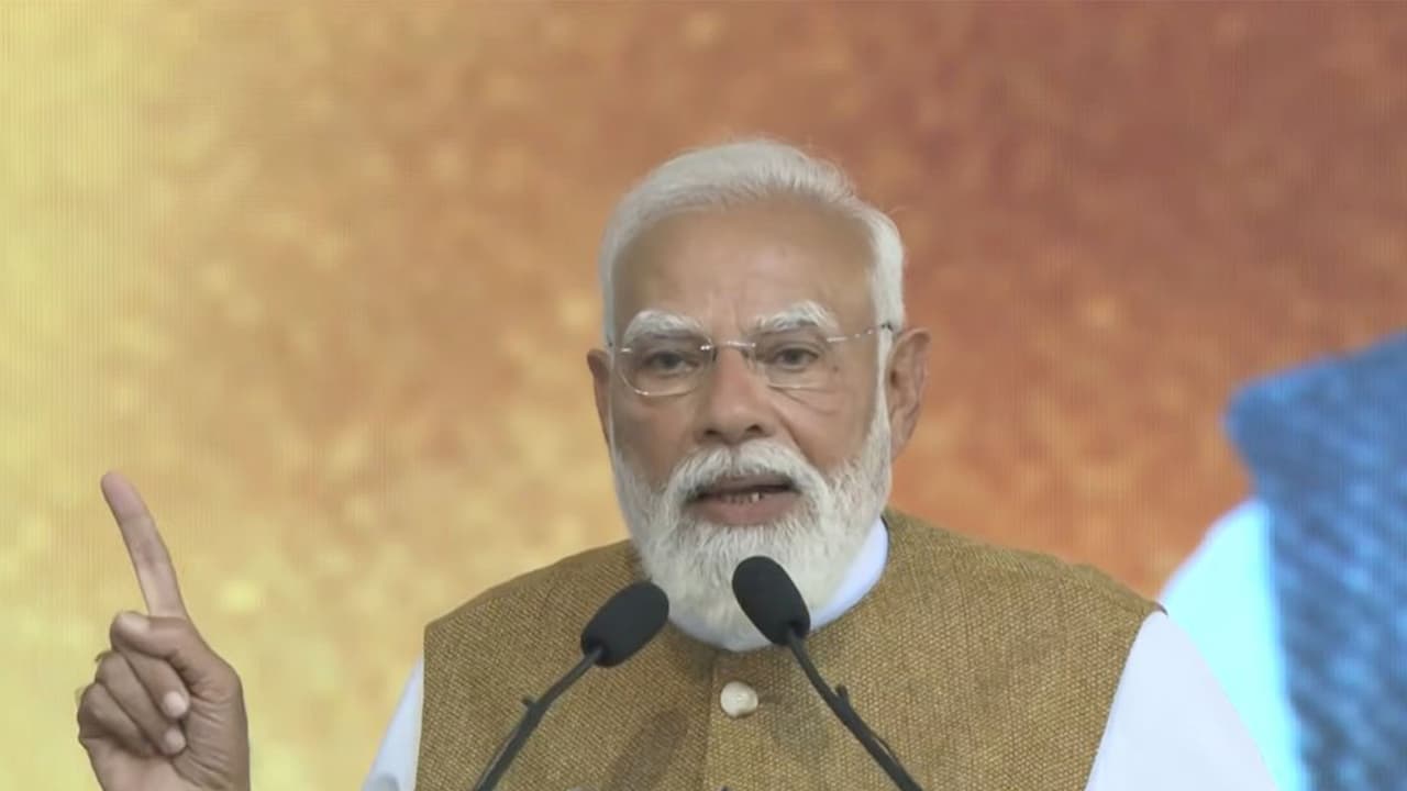 PM Modi slams Congress, calls it 'Muslim League Maoist Congress' (MMC)