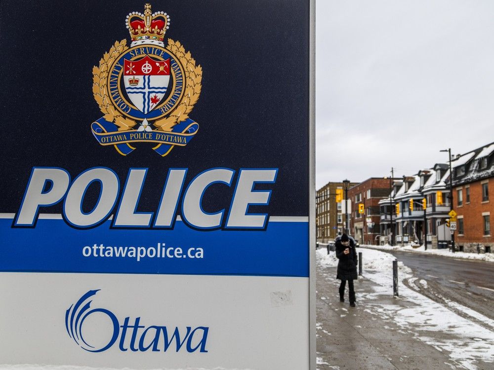 Witnesses sought in west-end Ottawa stabbing