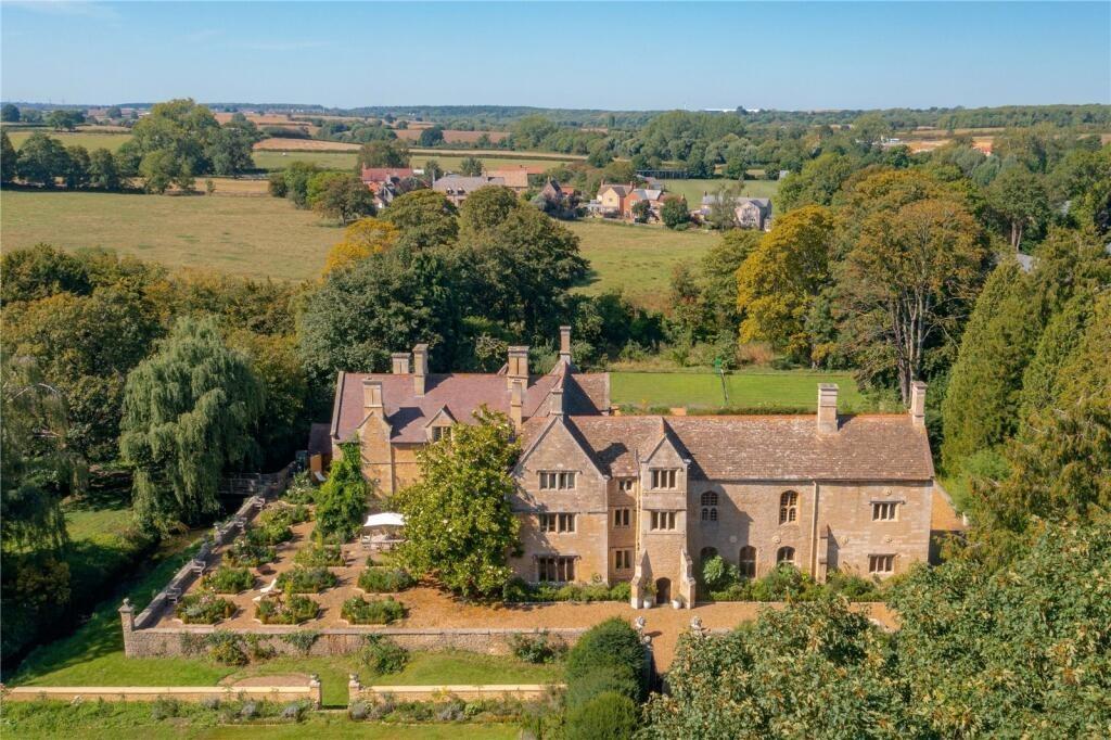 Look inside 'modernised' Grade II listed manor house in ...