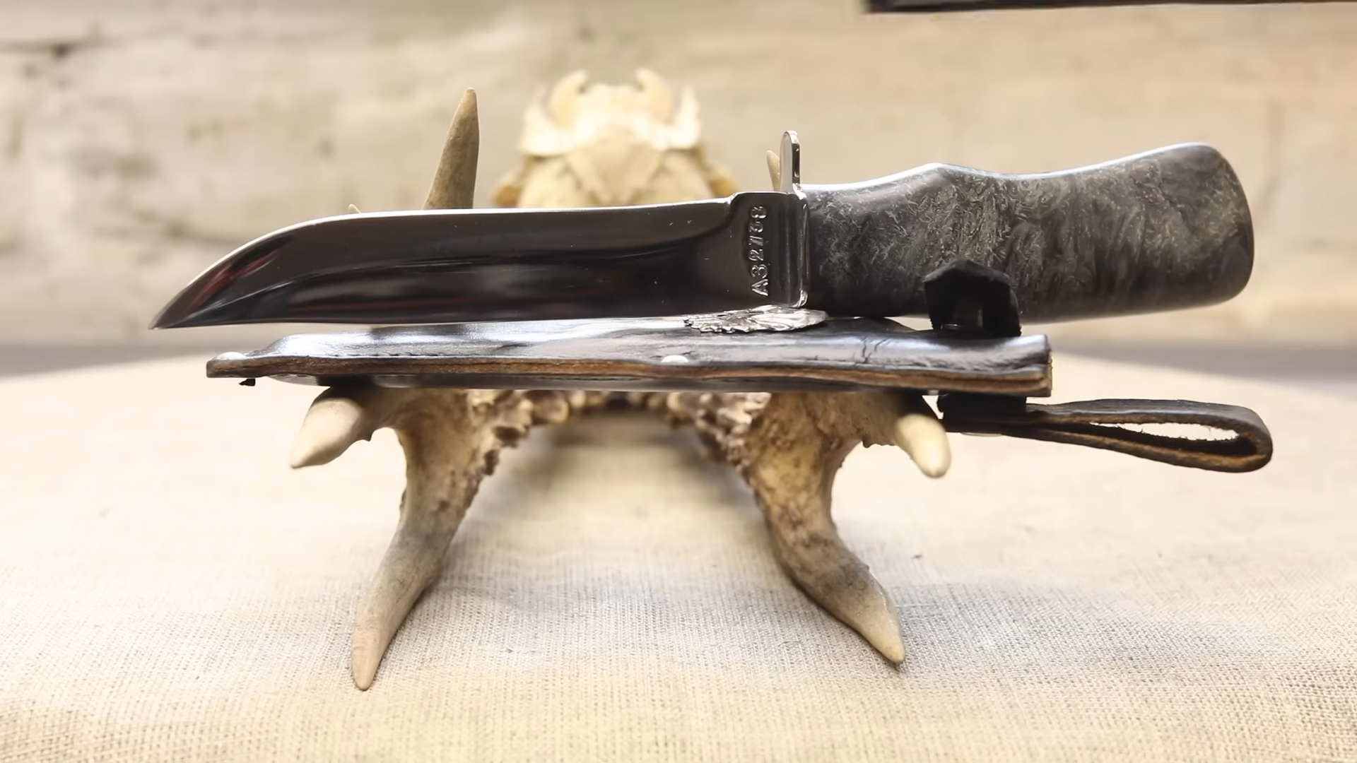 Why vintage hunting knives with stone handles attract collectors