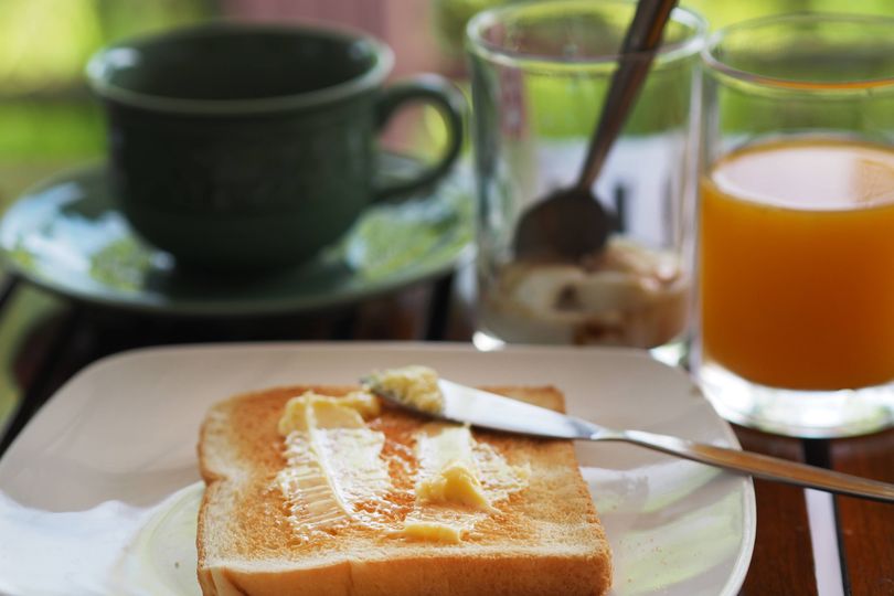 Midwife explains 3 reasons mums get tea and toast after giving birth