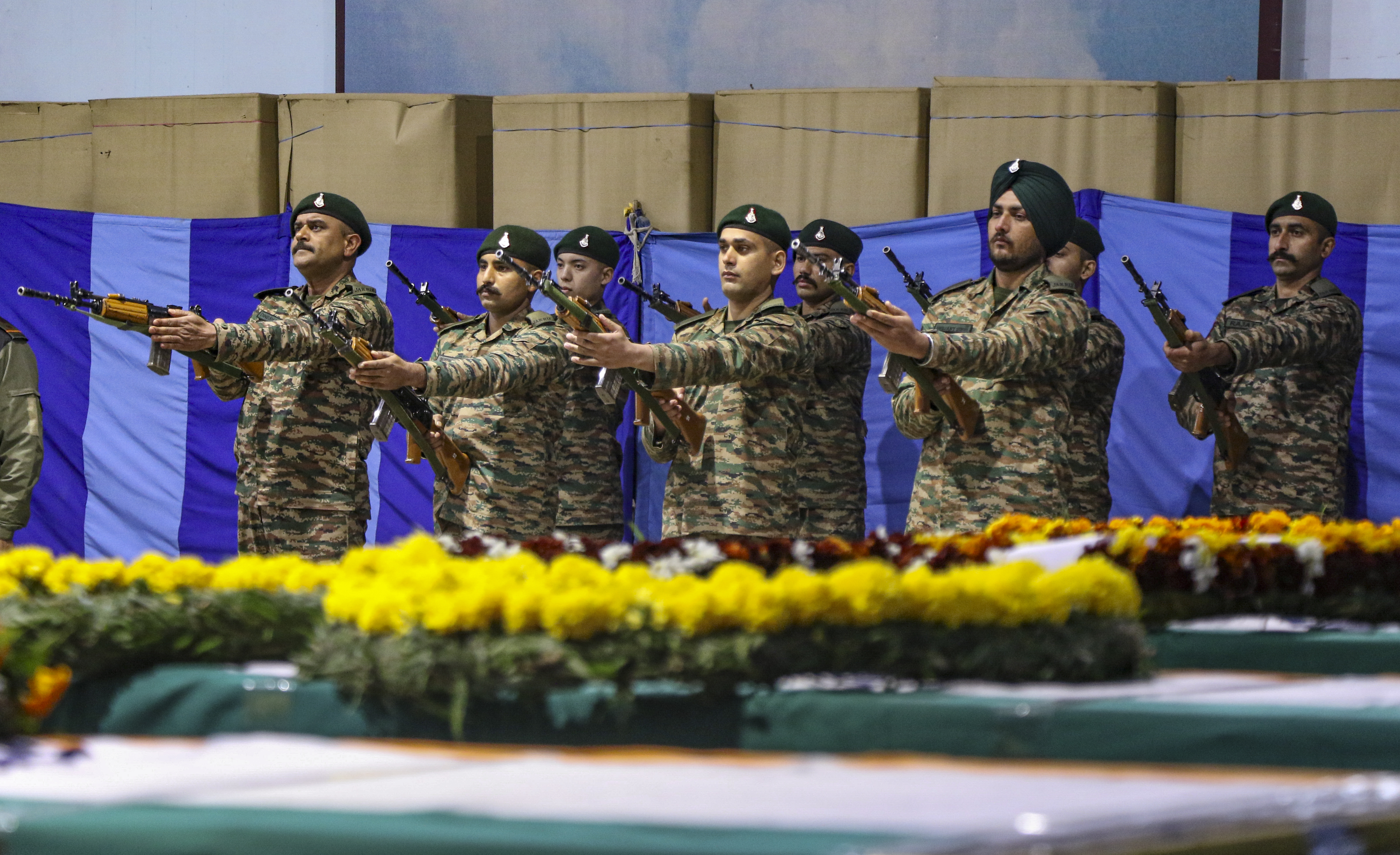Army pays tributes to 10 soldiers killed in road accident in Jammu