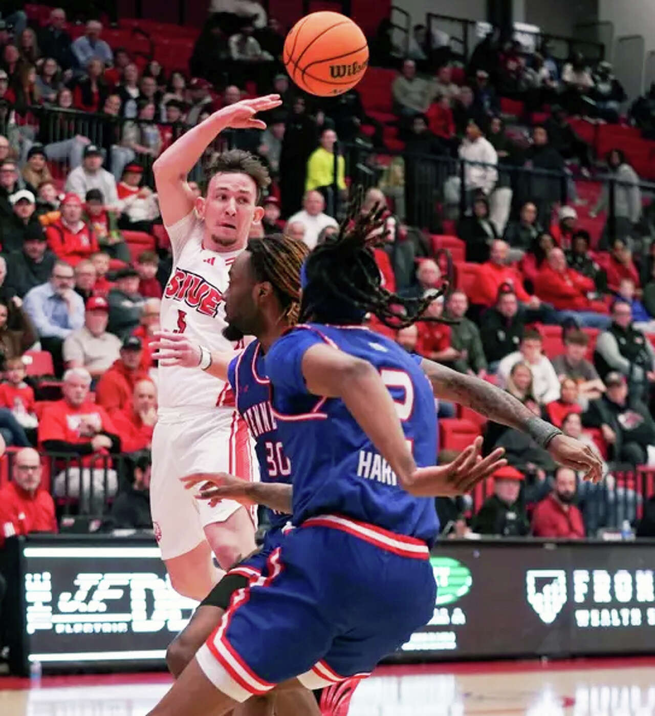 Thomas scores 20 points in SIUE's home win