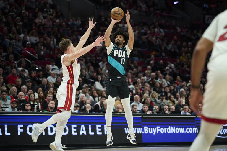 NBA roundup: Tyrese Maxey's clutch shots push 76ers past Rockets in OT