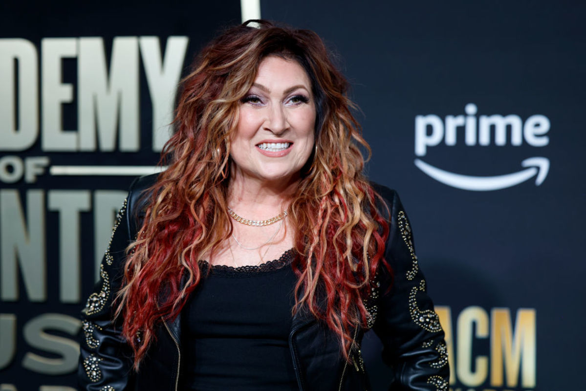 Jo Dee Messina, 55, shows off stunning two-year weight loss ...
