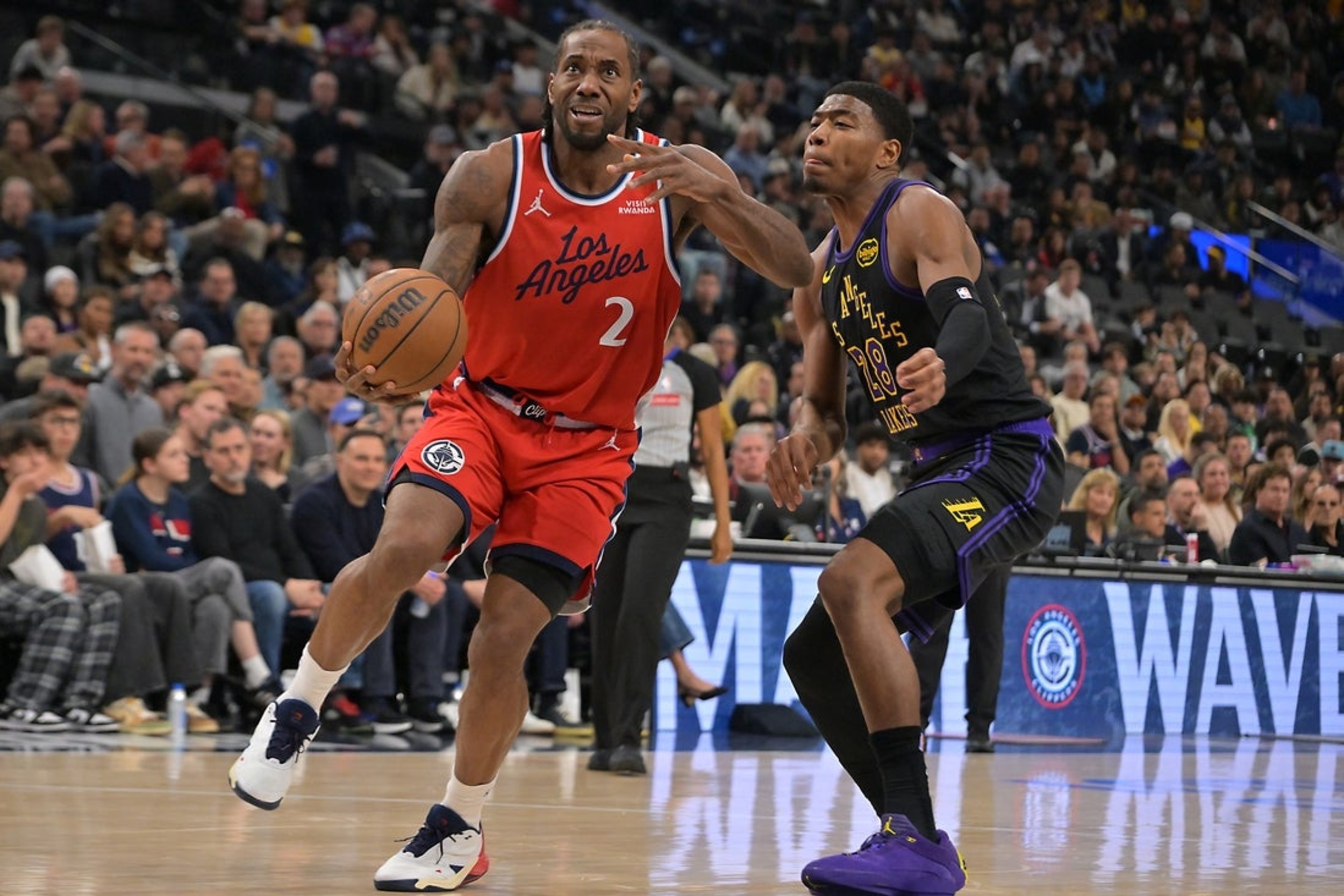Kawhi Leonard stars in return as Clippers down Lakers